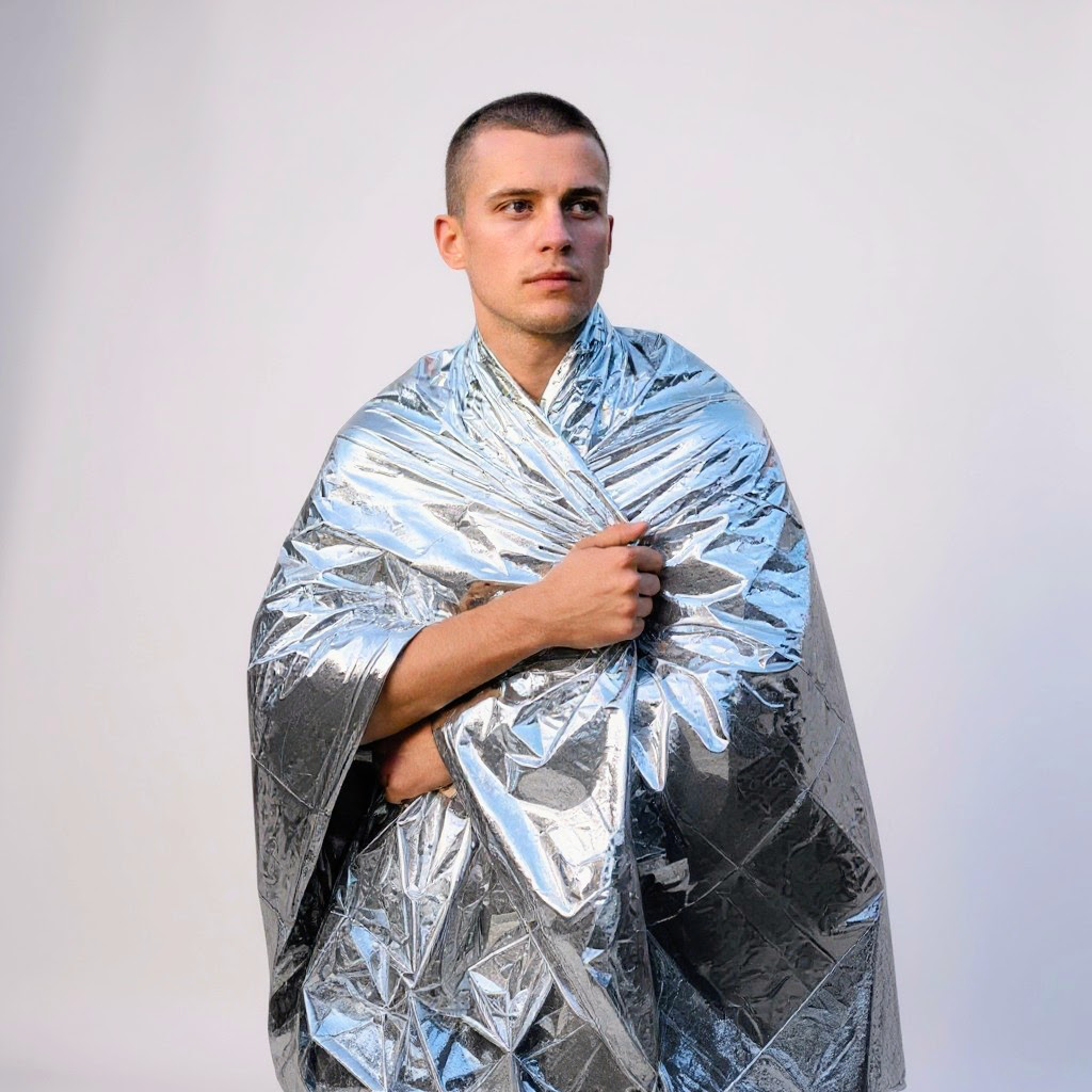 Safe Cross First Aid Emergency Mylar Blanket – camoLOTS.com