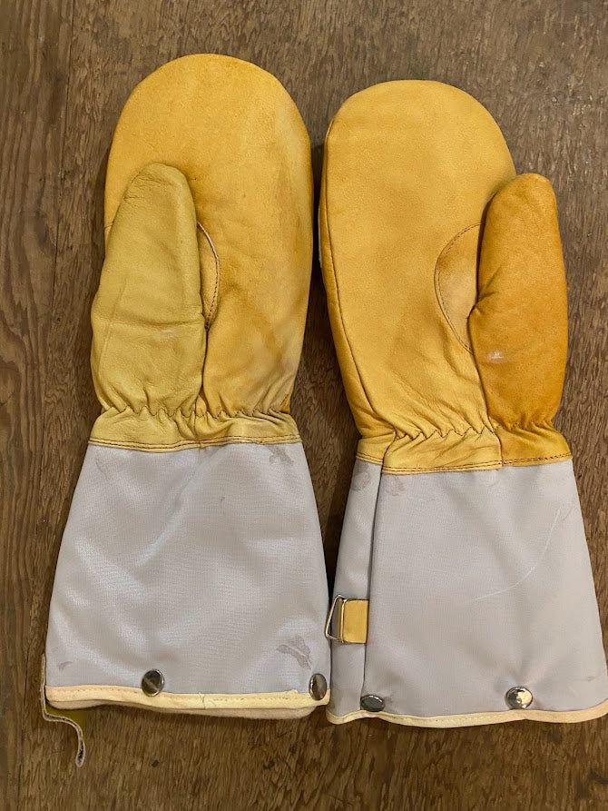 Canadian Military Extreme Cold Weather Mittens W/ Liner – camoLOTS.com