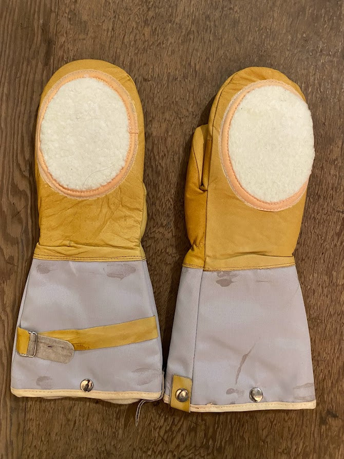 Canadian Military Extreme Cold Weather Mittens W/ Liner – camoLOTS.com